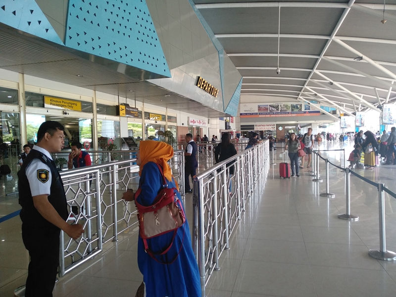 Penumpang Bandara Sultan Hasanuddin Anjlok 30 Persen
