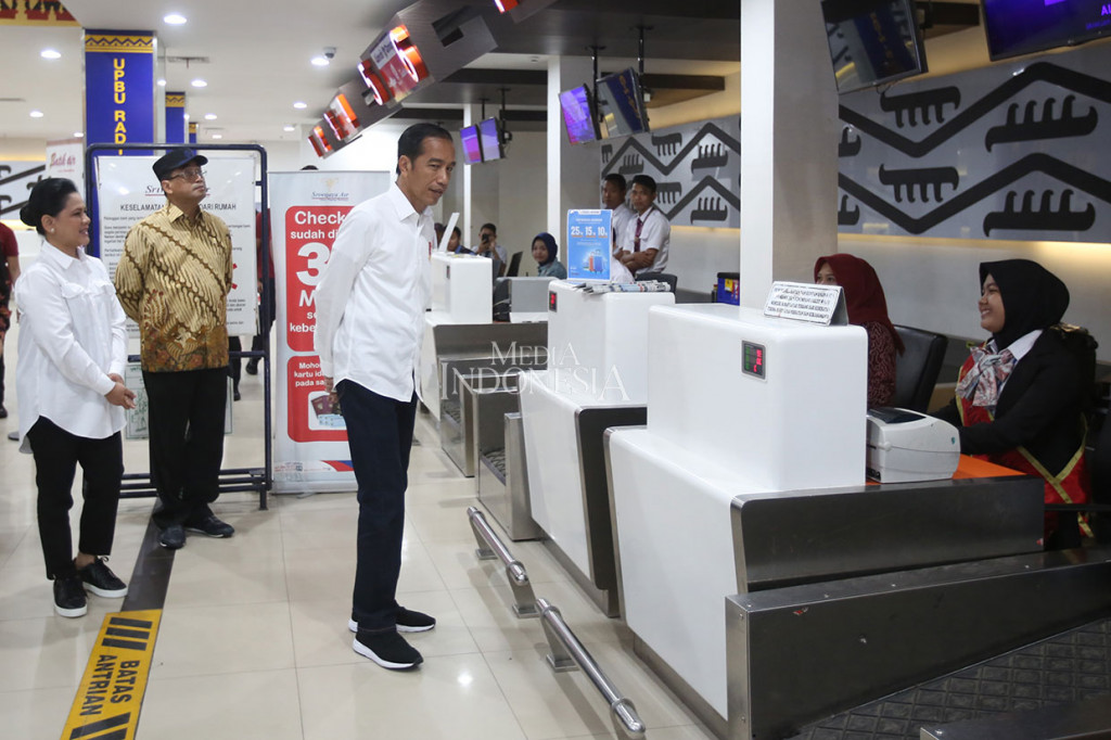 Jokowi Resmikan Terminal Baru Bandara Radin Inten 2
