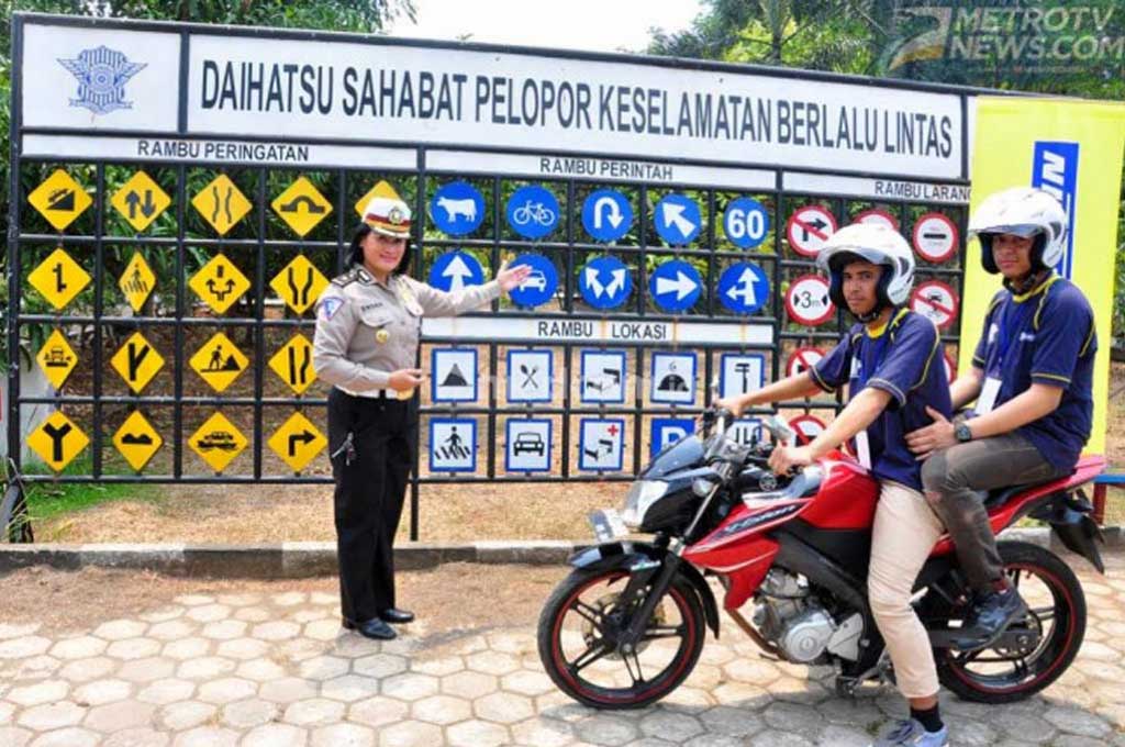 Arti Warna Rambu Lalu lintas