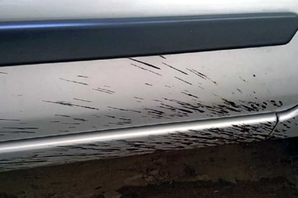 Tips Hilangkan Noda Aspal di Bodi Mobil