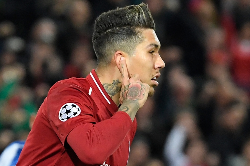 Selebrasi gol striker Liverpool, Roberto Firmino. (LLUIS GENE / AFP)