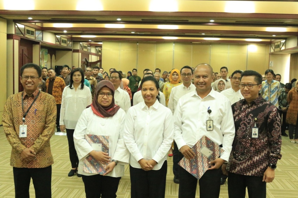 Lantik Tujuh Pejabat Eselon II, Rini Tekankan Sinergi BUMN
