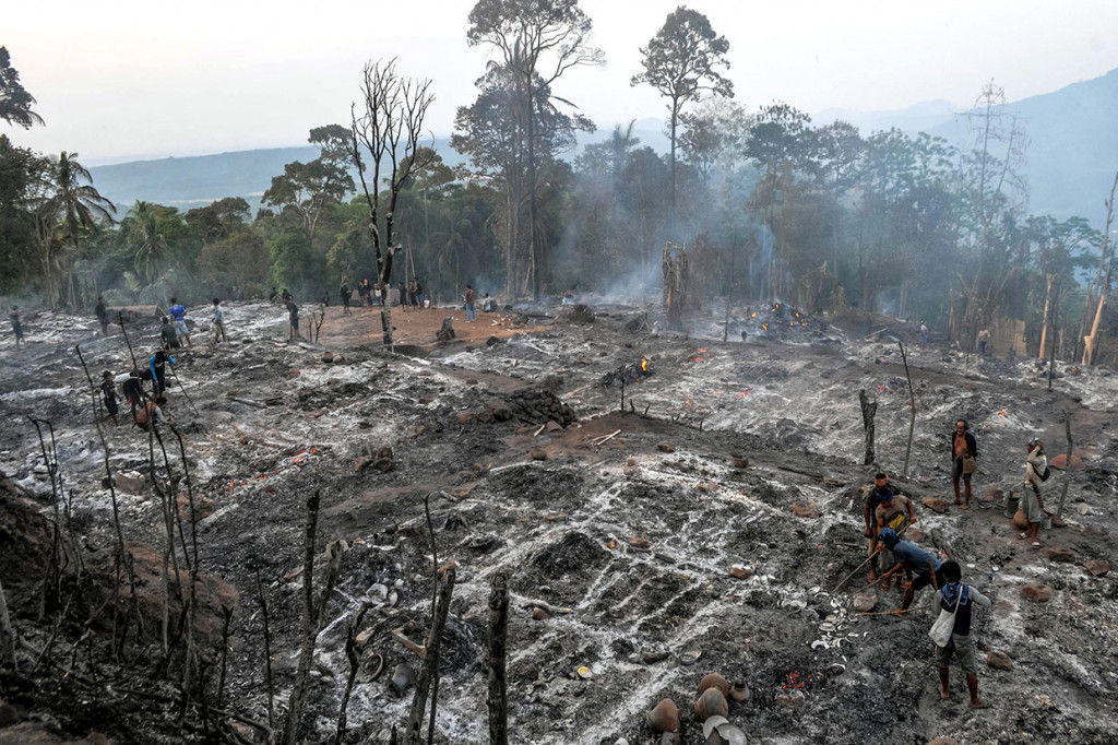Puluhan Rumah Warga Baduy Hangus Terbakar
