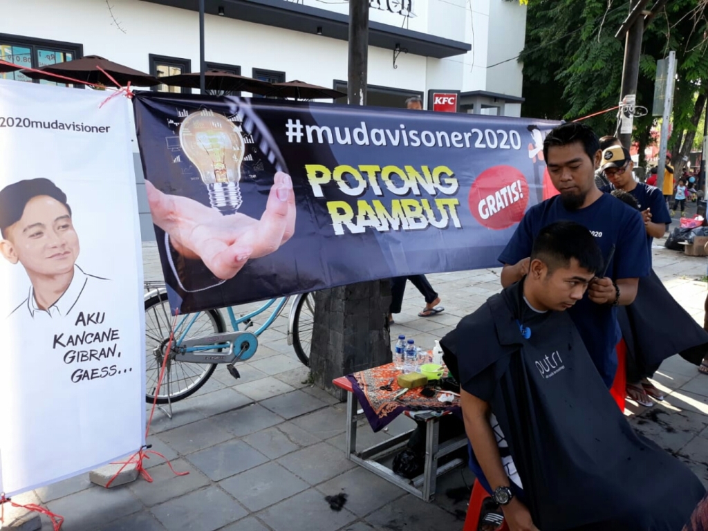 Pendukung Ramai-ramai Cukur Rambut ala Gibran - Medcom.id