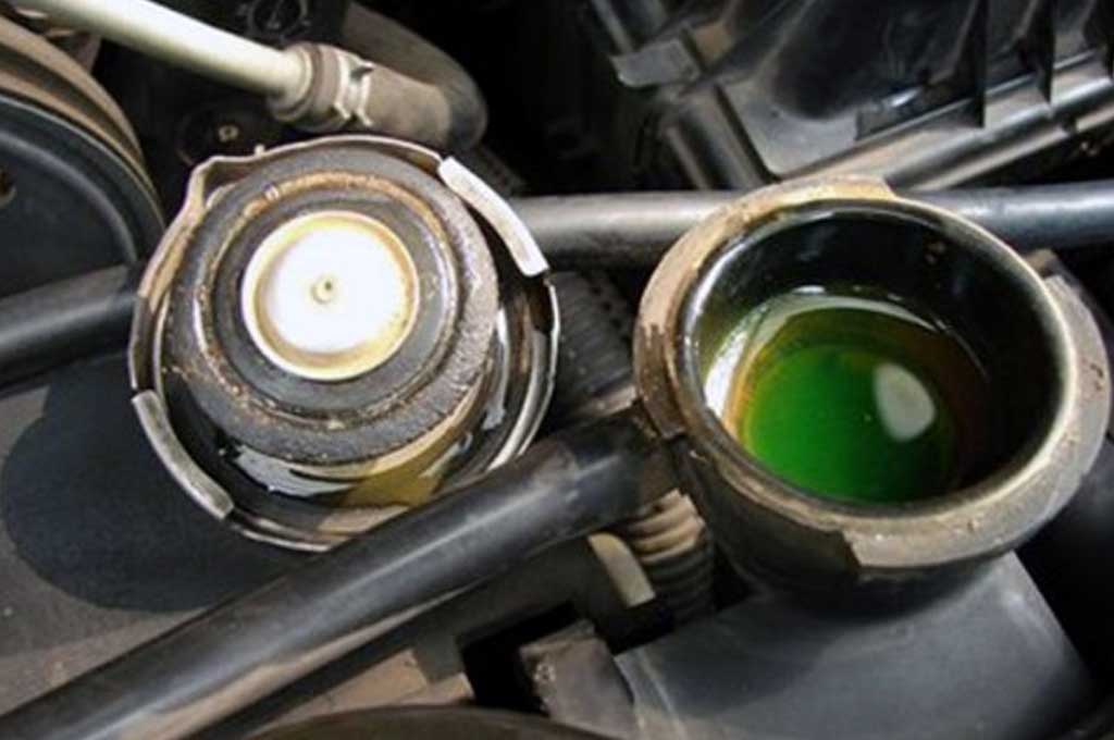 Pentingnya Mengecek Air RAdiator Setelah Perjalanan Jauh