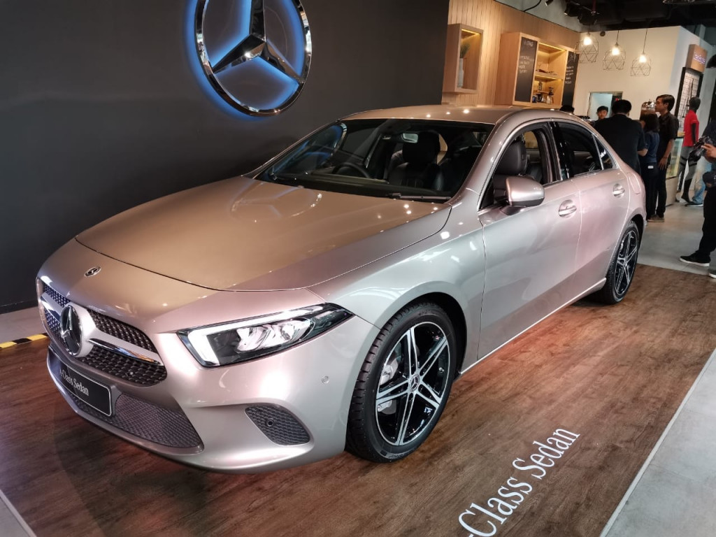 Mercedes-Benz Rambah Segmen Compact Sedan Melalui A-Class