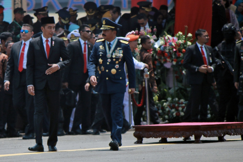 Jokowi Kumpulkan Pimpinan TNI AL dan AU Jokowi Kumpulkan Pimpinan TNI AL dan AU