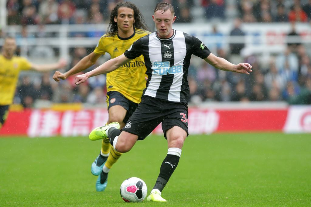 Sean Longstaff (Depan) (AFP/LINDSEY PARNABY)
