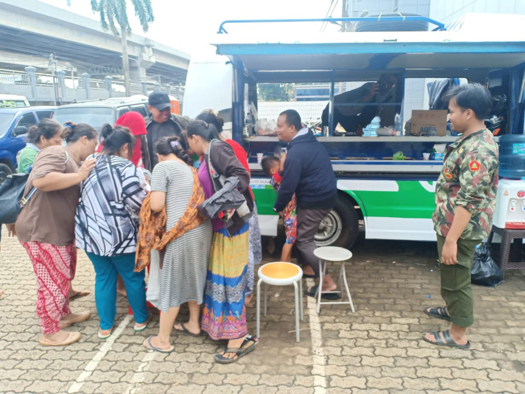 Muhammadiyah Kerahkan Mobil Warung Bantu Korban Banjir