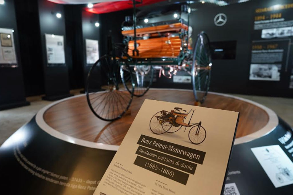Mercedes-Benz Tandai 50 Tahun Kebersamaan dengan Replika Benz Patent-Motorw