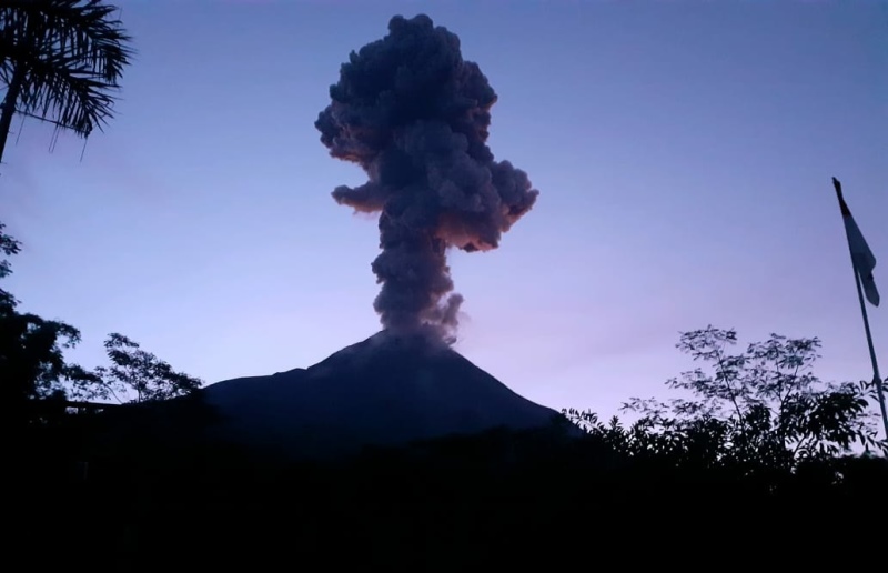 Erupsi Merapi Semburkan Kolom Asap Sejauh 2.000 Meter