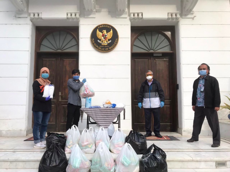 KBRI Kairo Beri Bantuan Logistik Bagi Mahasiswa Indonesia