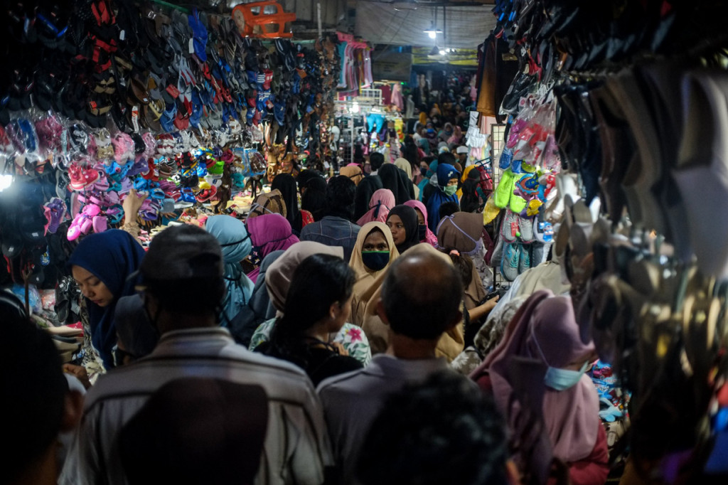 Keramaian Pasar Jelang Lebaran di Tengah Pandemi