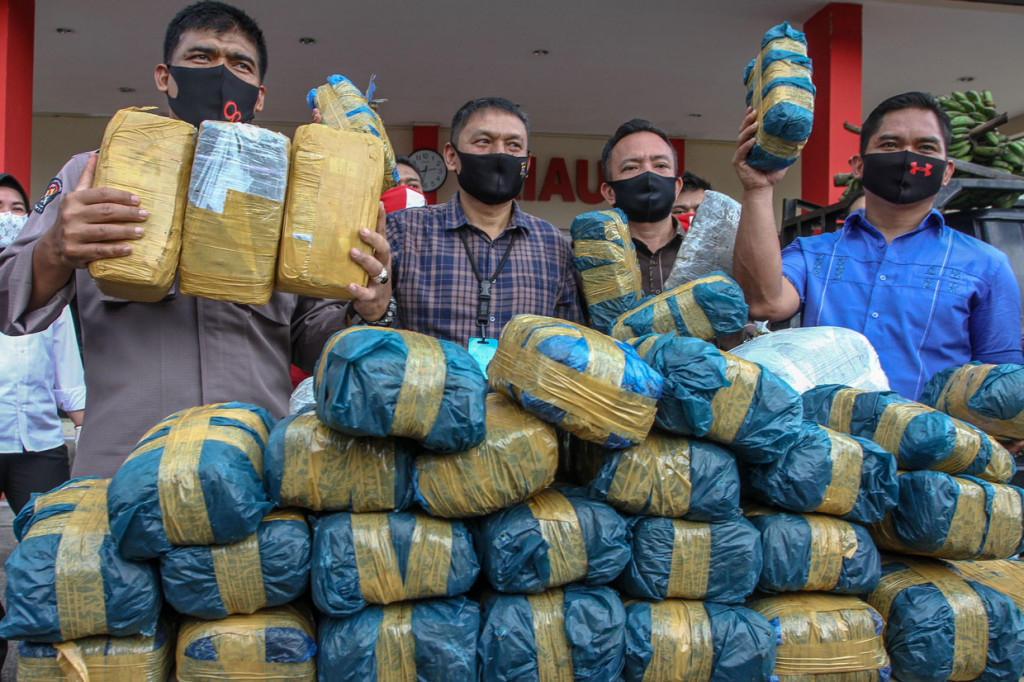 Polda Riau Gagalkan Penyelundupan 100 Kg Ganja Ke Malaysia