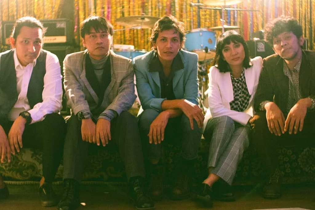 Lihat Fenomena di Masyarakat, Indische Party Rilis Singel Sepeda