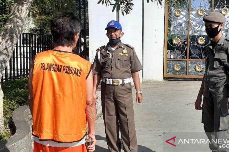 Pemkab Cianjur Perluas Razia Masker Tingkatkan Disiplin Warga - Medcom.id