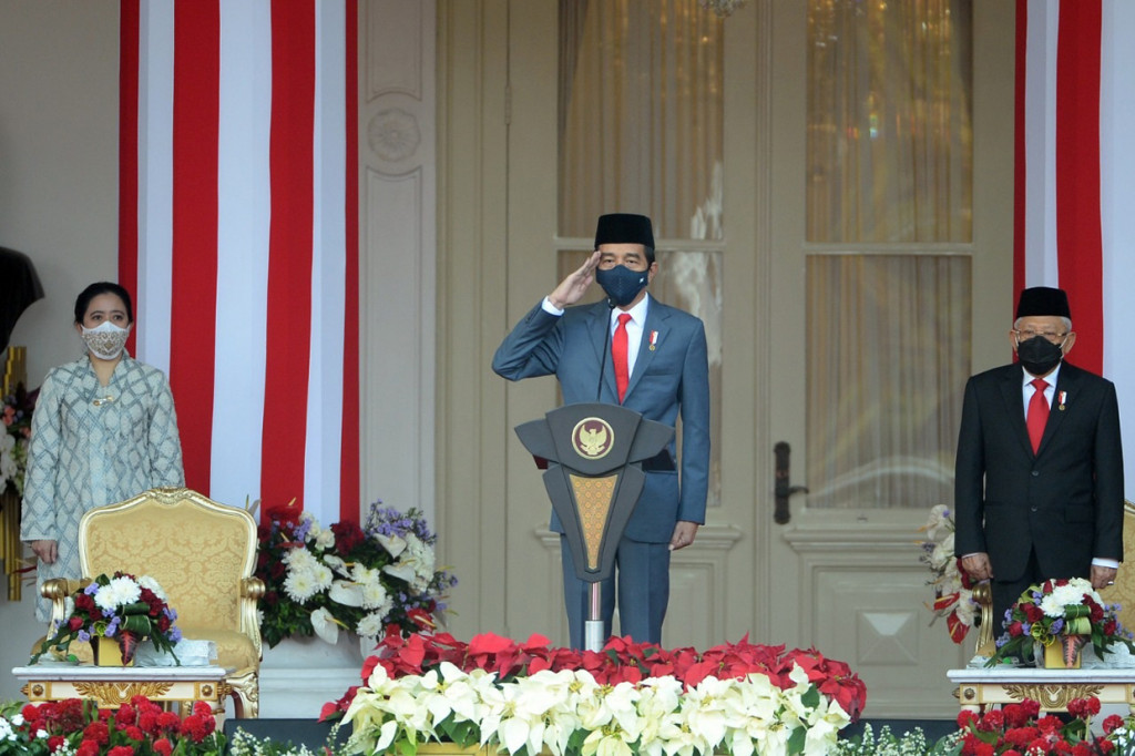Upacara Penurunan Bendera Merah Putih di Istana Berlangsung Khidmat