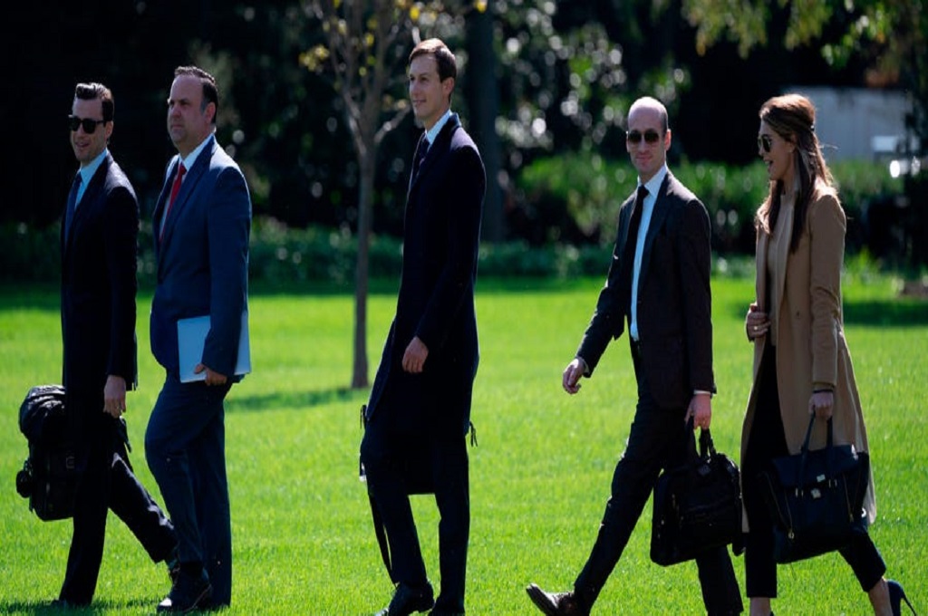 Satu Lagi Ajudan Trump Positif Covid-19