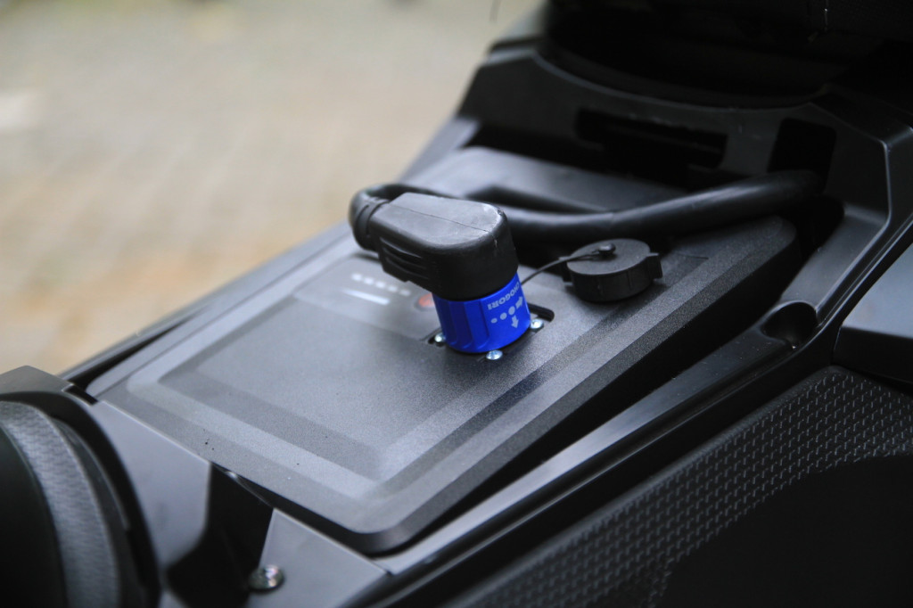 Pakai Baterai Ini, Cas Motor Listrik Cuma 5 menit