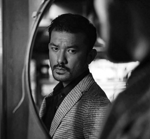 Intip 5 Gaya Keren Rio Dewanto, Si Fashionable Man di IFA 2021