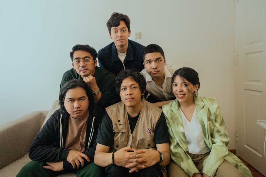 Lomba Sihir Proyek Terbaru Hindia Dengan Band Pengiringnya