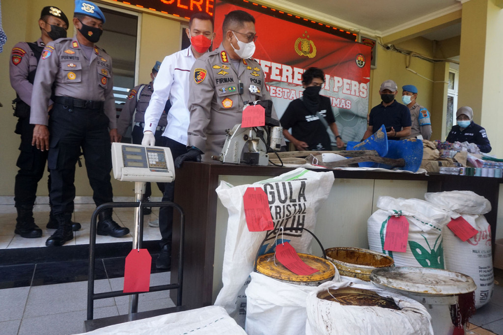 Polres Banyumas Sita 35 Ton Gula Pasir Oplosan