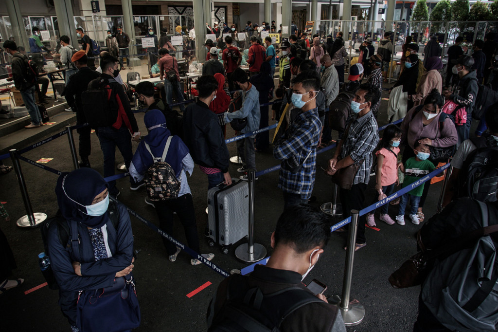 Potret Lonjakan Penumpang di Stasiun Pasar Senen Potret Lonjakan Penumpang di Stasiun Pasar Senen