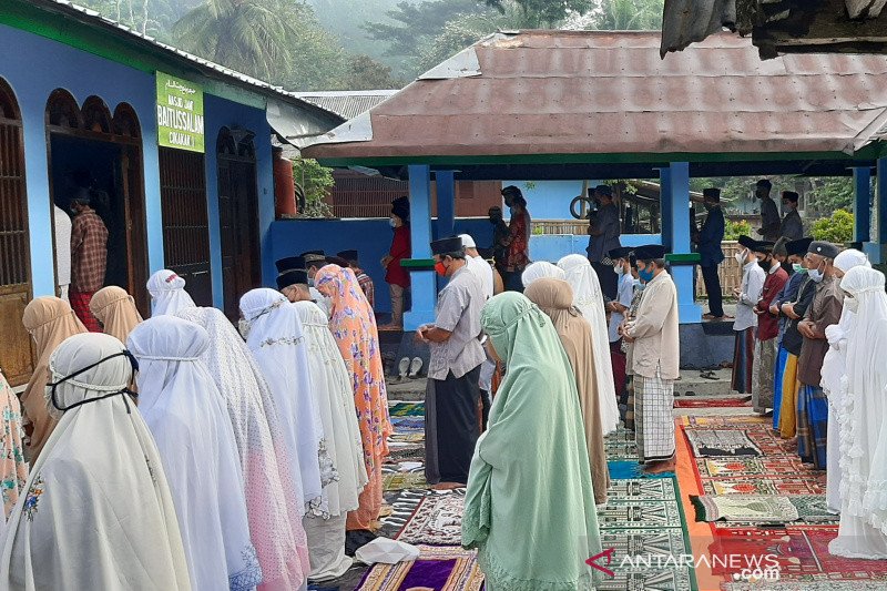 Penganut Islam Aboge di Banyumas Salat Id Hari Ini Penganut Islam Aboge di Banyumas Salat Id Hari Ini