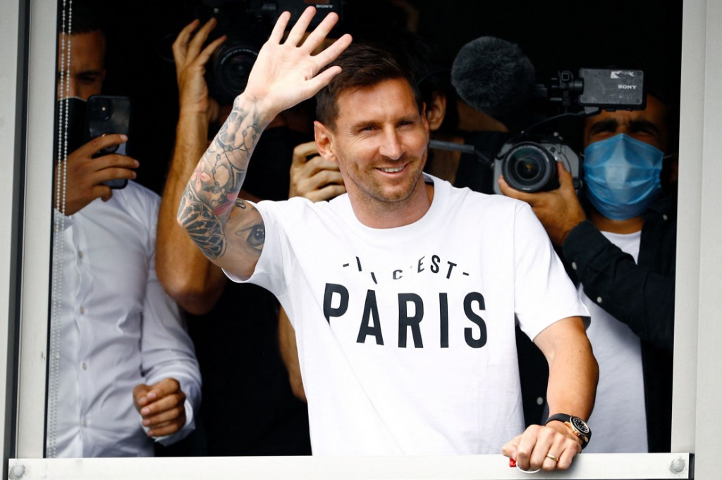 Terpopuler Foto: Lionel Messi Tiba di Paris hingga London Tower Bridge Mace