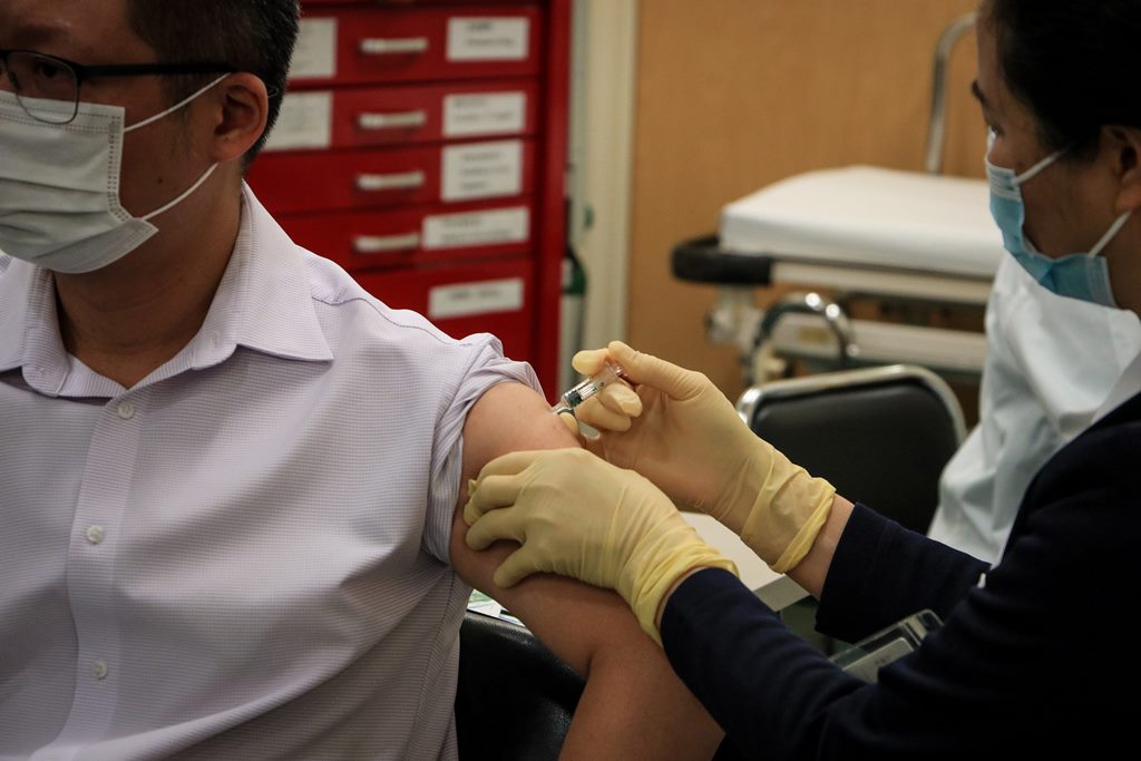 Menghemat Pasokan Vaksin Covid-19, Thailand Gunakan Metode Suntikan ...