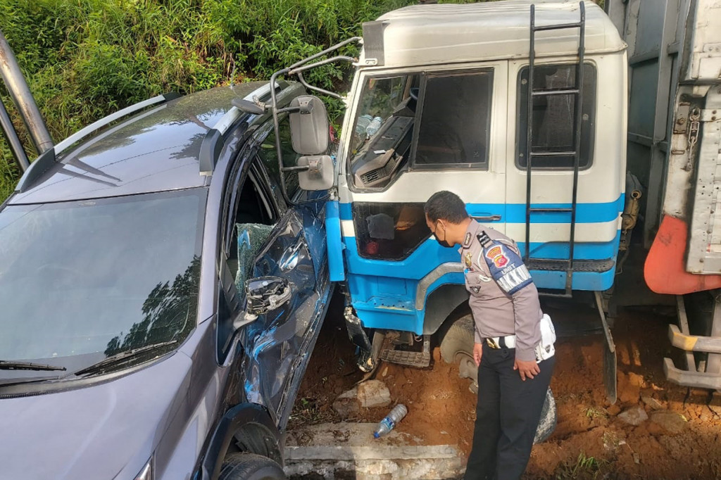 Foto: 6 Kendaraan Tabrakan Beruntun di Gentong Tasikmalaya