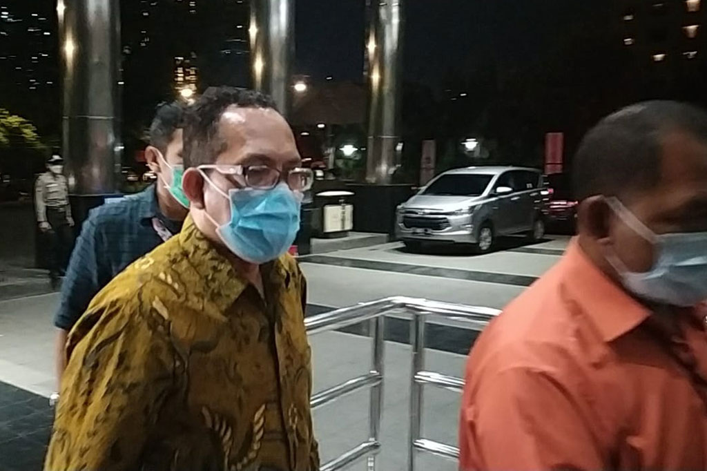 Hakim-Panitera yang Terjaring OTT di Surabaya Tiba di Gedung KPK