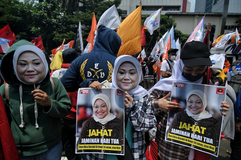 Tolak Aturan JHT, Massa Buruh Geruduk Kemenaker