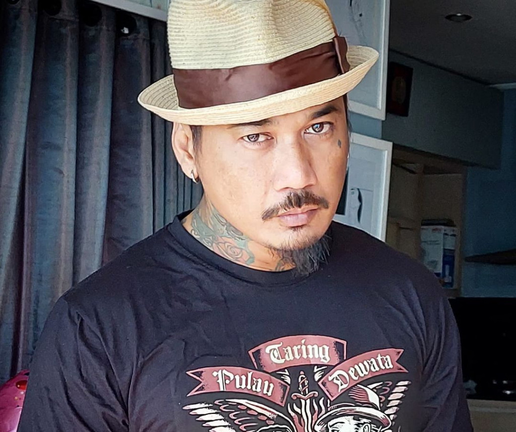 Jerinx Divonis Satu Tahun Penjara di Kasus Pengancaman Adam Deni Jerinx Divonis Satu Tahun Penjara di Kasus Pengancaman Adam Deni