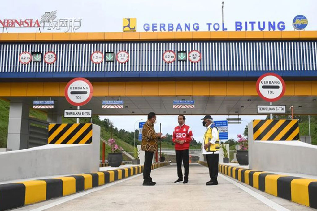 Foto: Jokowi Resmikan Jalan Tol Manado-Bitung