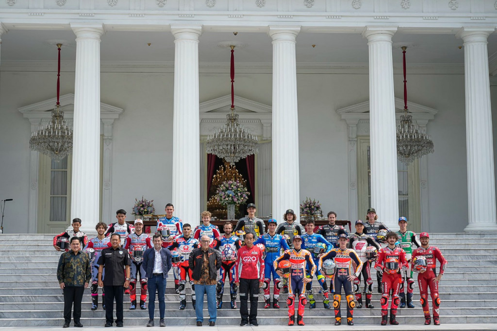 Batal Ikut Konvoi dengan Pembalap MotoGP, Jokowi: Saya Langsung Lemas Batal Ikut Konvoi dengan Pembalap MotoGP, Jokowi: Saya Langsung Lemas
