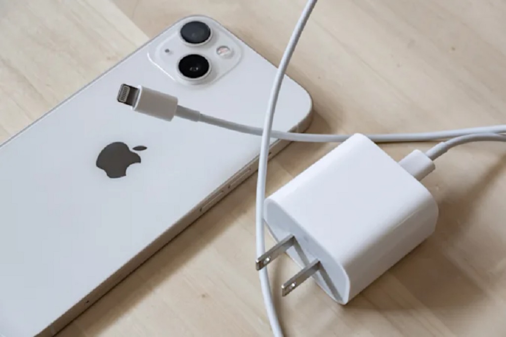 Apple Indikasikan Adapter Daya USB-C Dual-Port Pertama