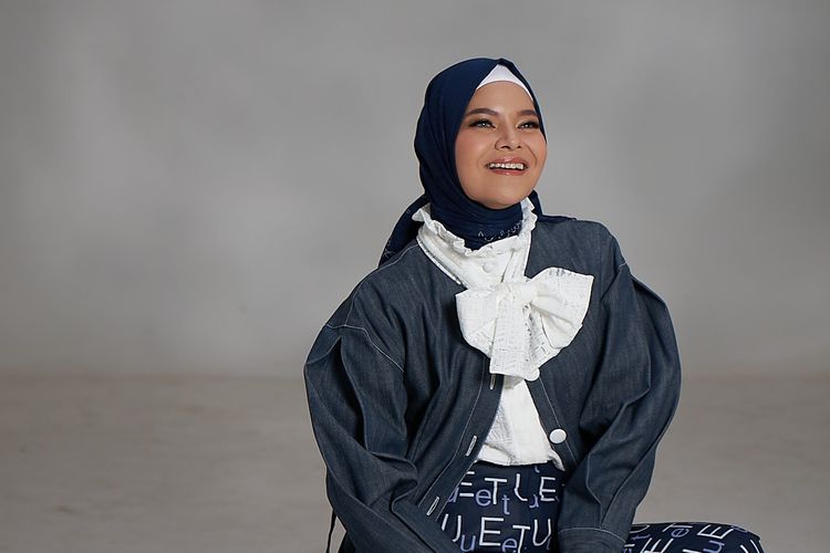 Terry Shahab Gambarkan Pengalaman Dibutakan Cinta di Video Klip Aku Rela