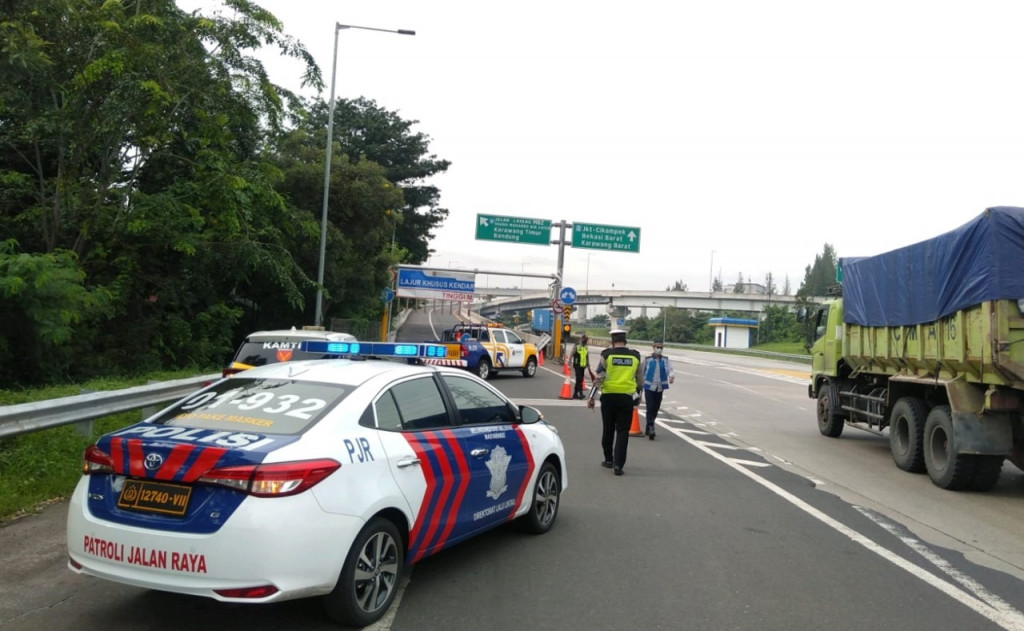 Macet, Tol Layang MBZ Arah Cikampek Ditutup Sementara