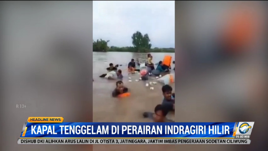 Kapal Tenggelam di Perairan Indragiri Hilir Kapal Tenggelam di Perairan Indragiri Hilir