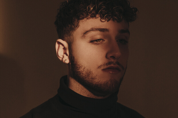 Lagu Terbarunya Disebut Paling Personal, Bazzi: Kita Adalah Manusia