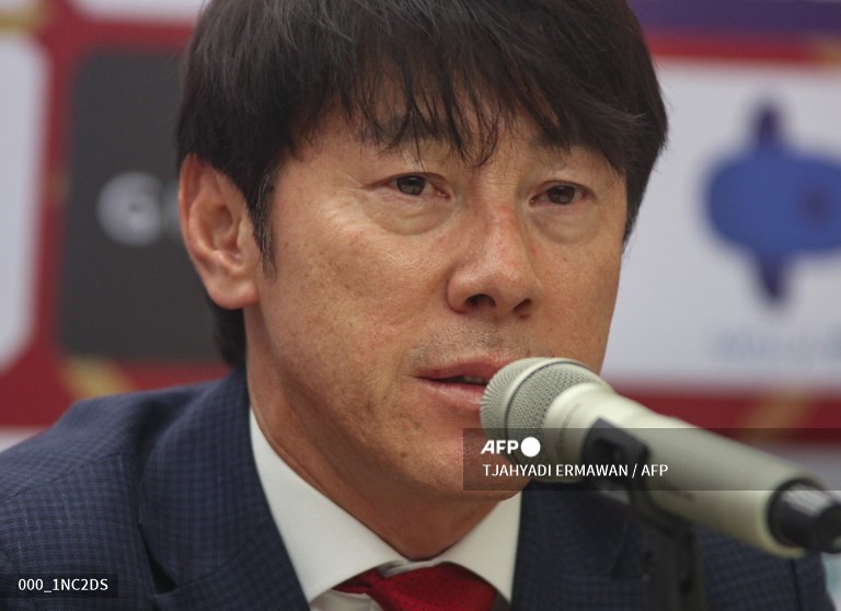 Shin Tae-yong Tetap Latih Timnas Senior Shin Tae-yong Tetap Latih Timnas Senior
