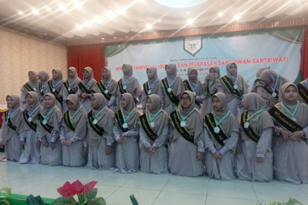 Pesantren MQL Luluskan 18 Santri Penghafal Al-quran 30 Juz
