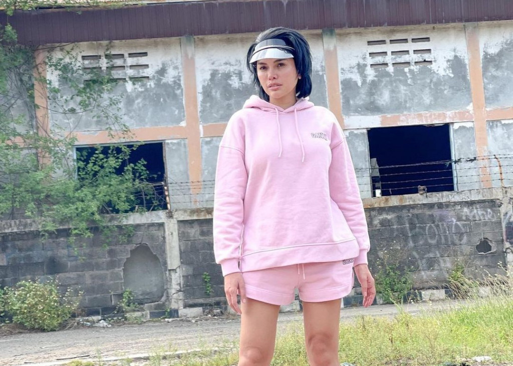 Polisi Jebloskan Nikita Mirzani ke Penjara Polisi Jebloskan Nikita Mirzani ke Penjara