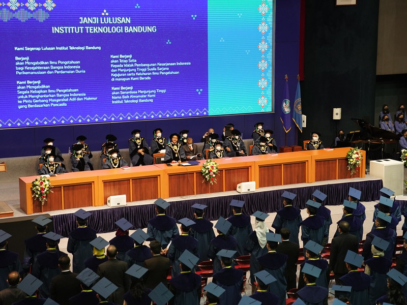 ITB Mewisuda 2.050 Mahasiswa, Wisudawan Termuda Usia 20 Tahun ITB Mewisuda 2.050 Mahasiswa, Wisudawan Termuda Usia 20 Tahun