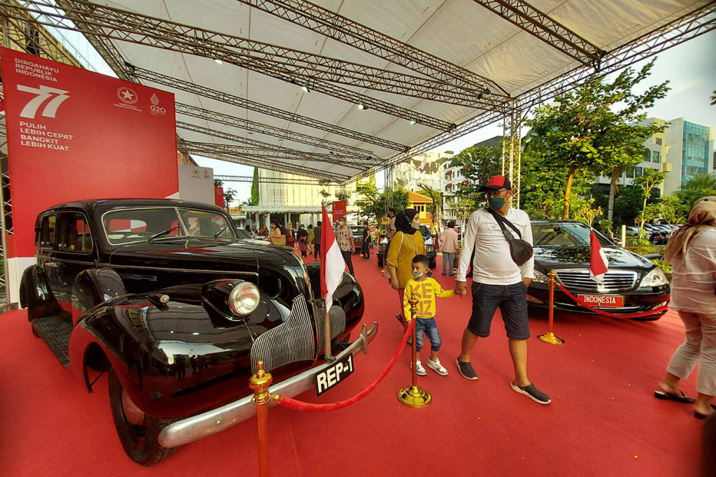 Mengunjungi Pameran Mobil Kepresidenan di Sarinah