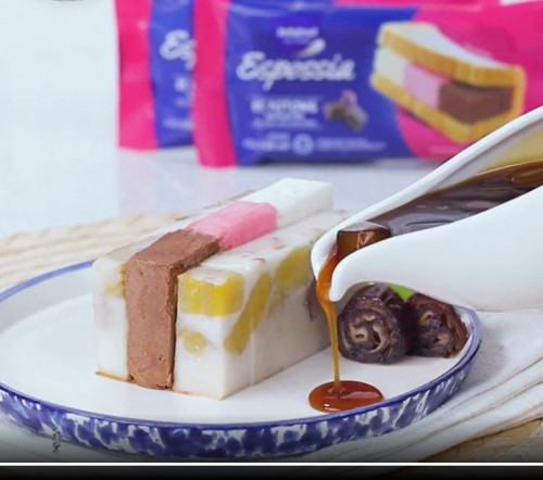 Kenyal dan Segar, Es Krim Potong Espessia Diapit Puding Kolak