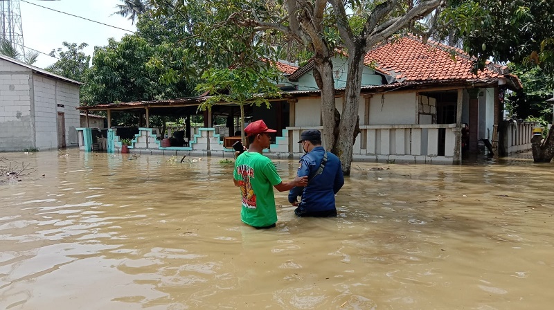 Kali Cisadane Meluap, Banjir Kepung Desa Tanjung Burung Tangerang Kali Cisadane Meluap, Banjir Kepung Desa Tanjung Burung Tangerang