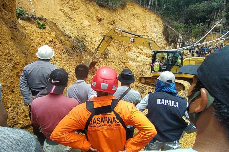 5 Penambang Emas Ilegal Tertimbun Longsor Di Bengkayang Ditemukan Meninggal