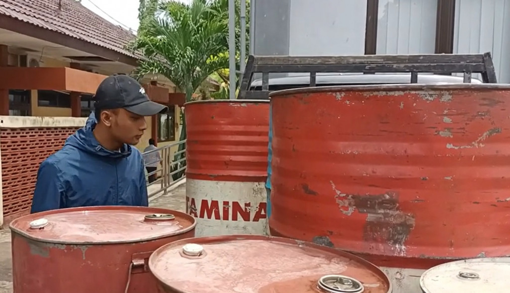 Modus Gunakan Surat Desa, Pria di Tuban Timbun Solar Bersubsidi Modus Gunakan Surat Desa, Pria di Tuban Timbun Solar Bersubsidi